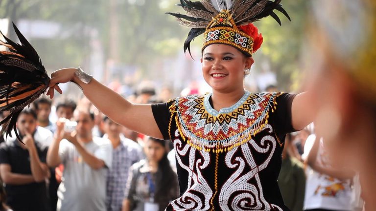 60 Tarian Tradisional Indonesia Beserta Asal Daerah dan Keterangan