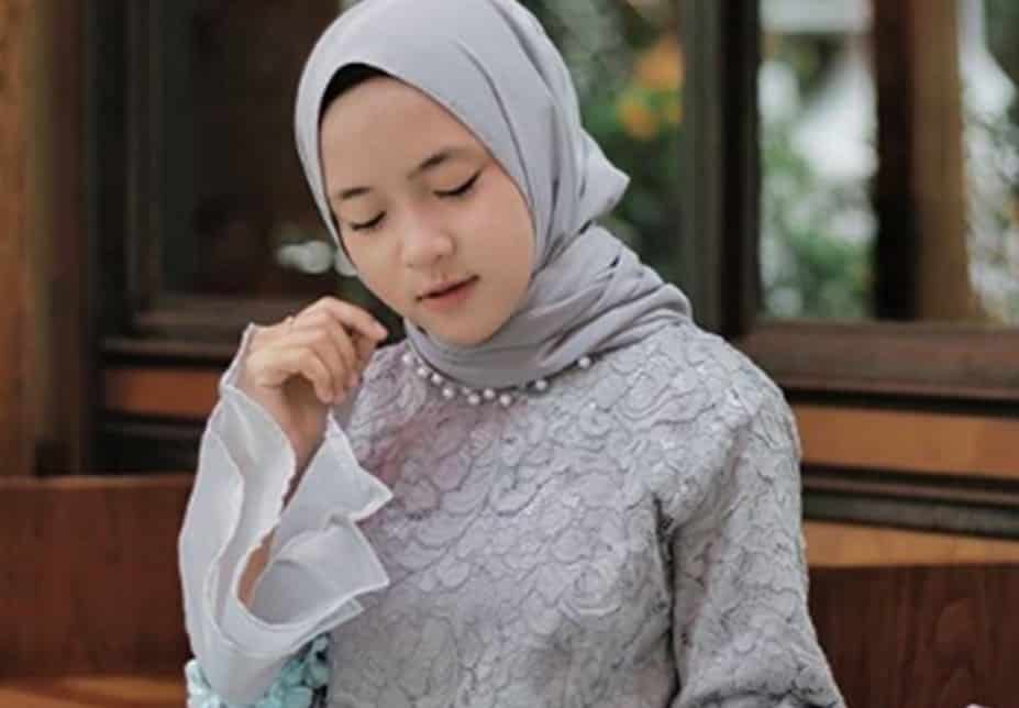 Background Nissa Sabyan Paramzaer