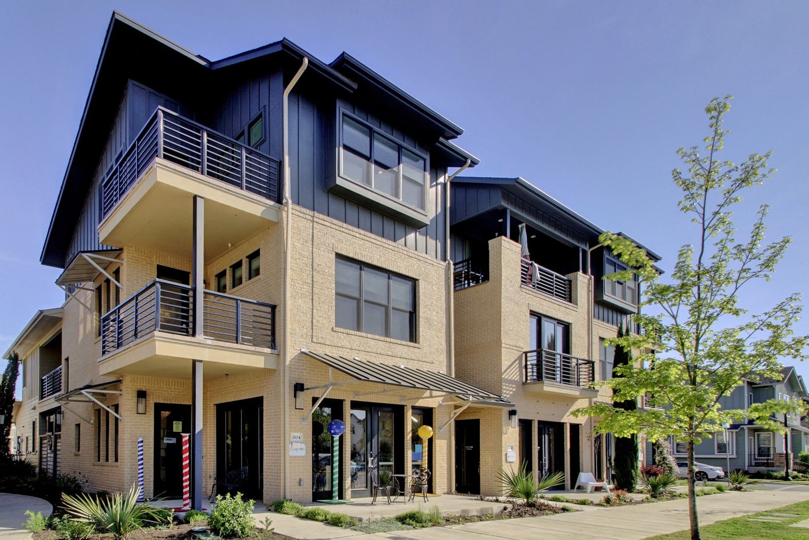 Contoh Desain Rumah Toko (Mewah)