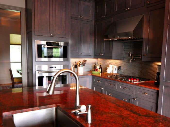 45 Contoh Desain Dapur Warna Merah (Mewah dan elegan)